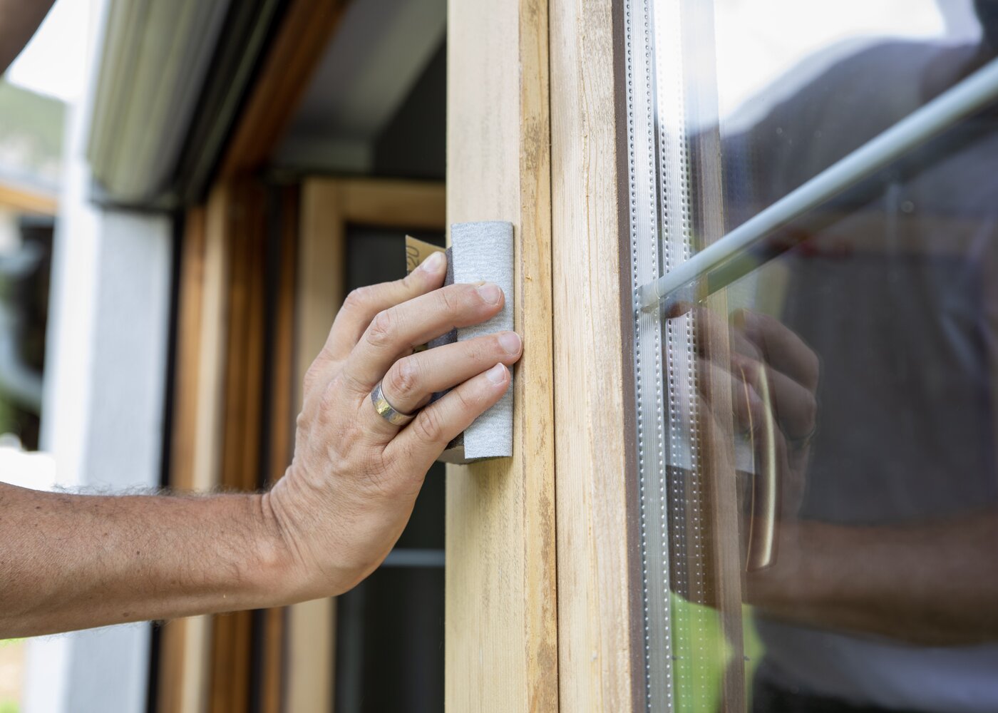 Holz schleifen: 10 Tipps für eine perfekte Oberfläche