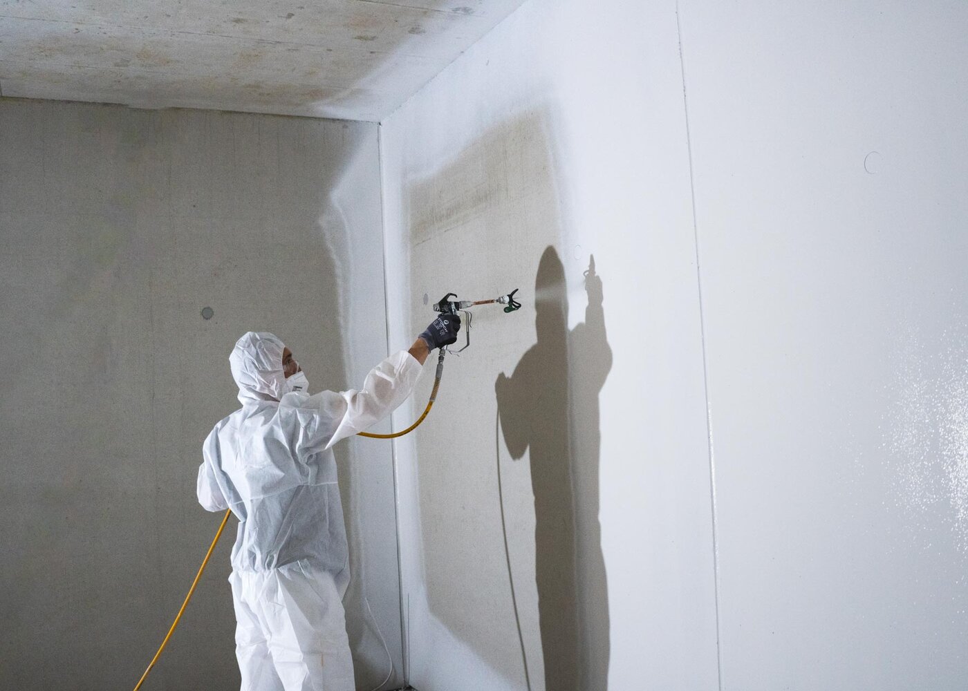Wandfarbe spritzen - So erzielen Sie ein perfektes